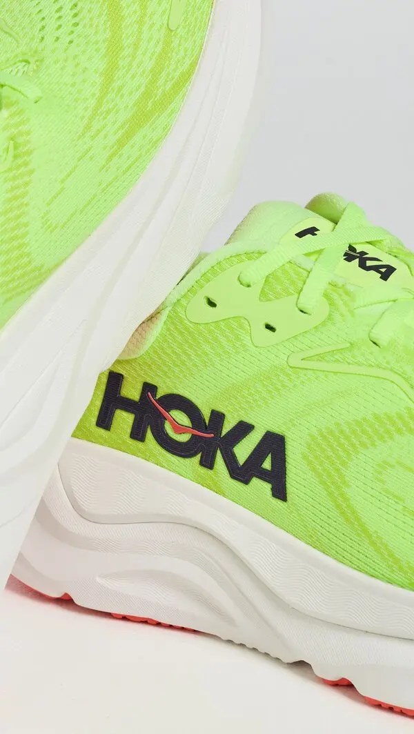 HOKA Arahi Sneakers