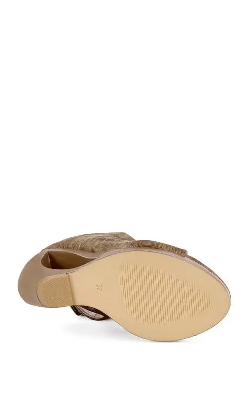 AZALEA WANG Circos Wedge Sandal - Brown