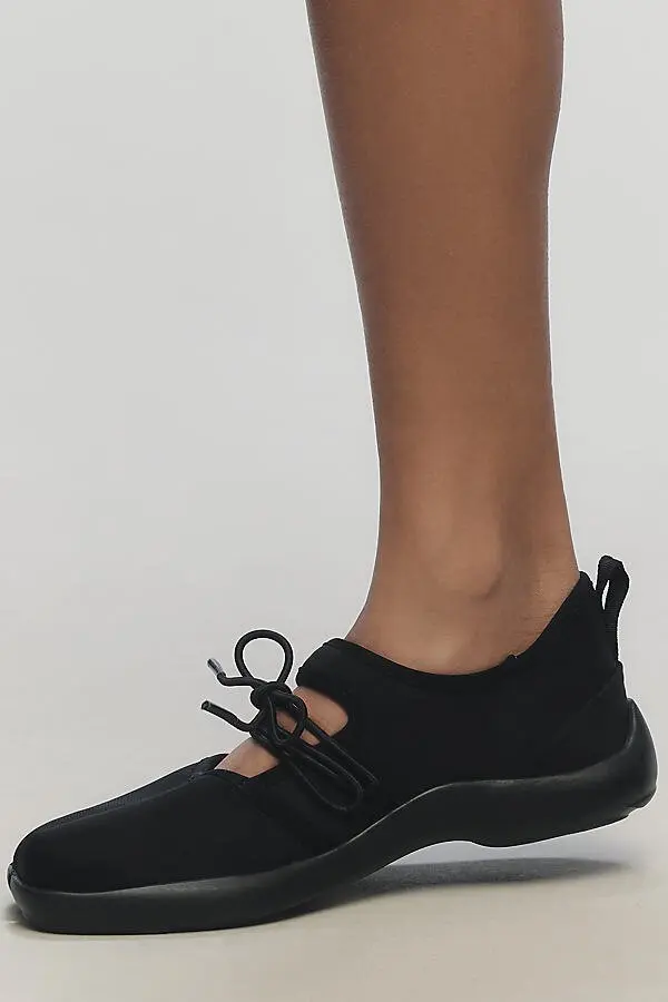 ALL BLACK Split-toe Ankle-wrap Flats