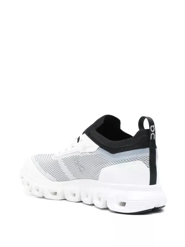 On Versa Sneakers - White
