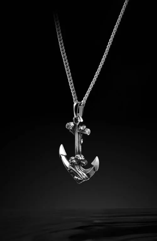VINCERO Anchor Pendant Necklace