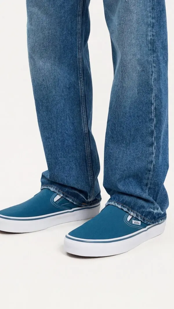 VANS Classic Slip-on Sneakers