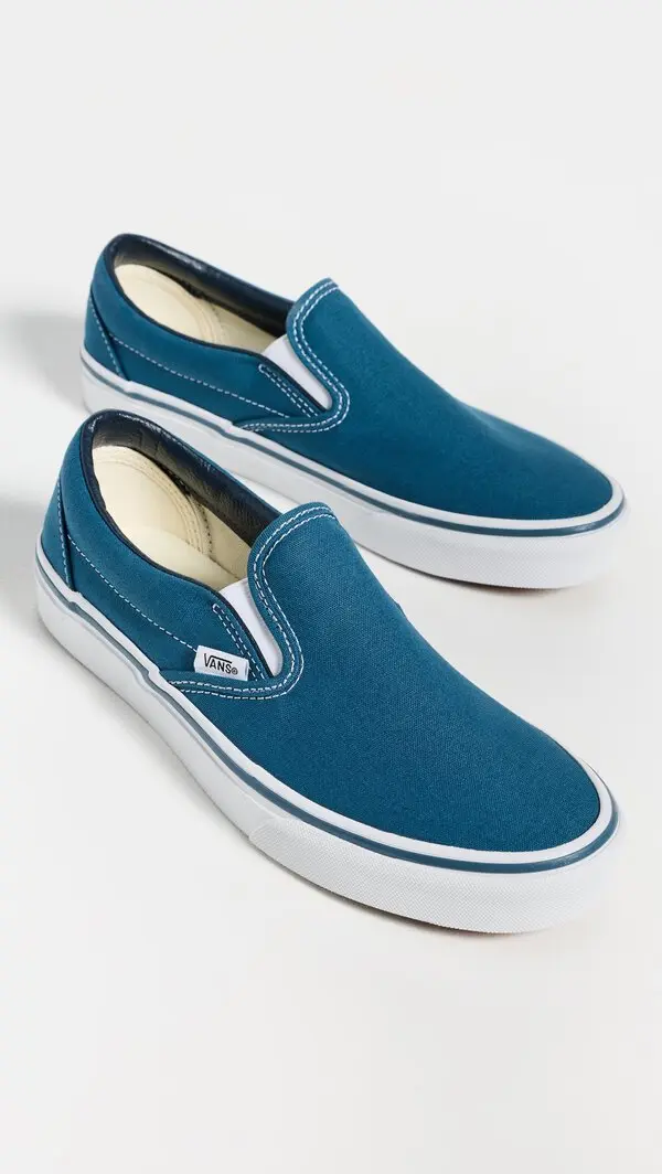 VANS Classic Slip-on Sneakers