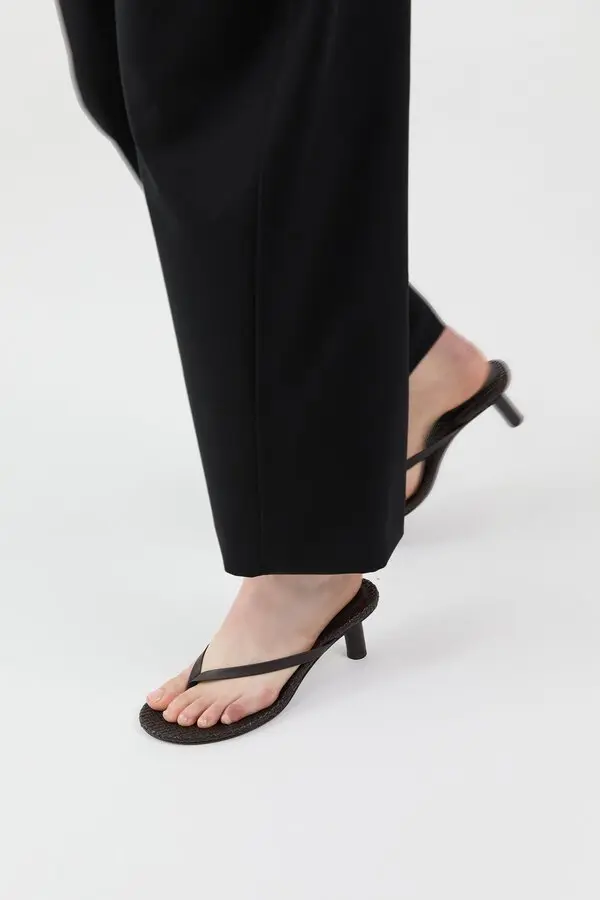 ST. AGNI Woven Thong Heel - Coffee