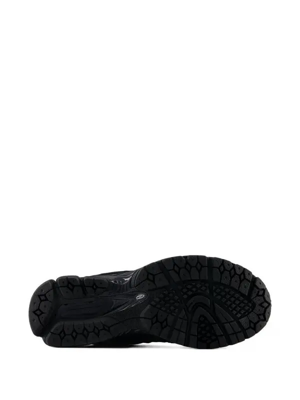 NEW BALANCE 2002r Sneakers - Black