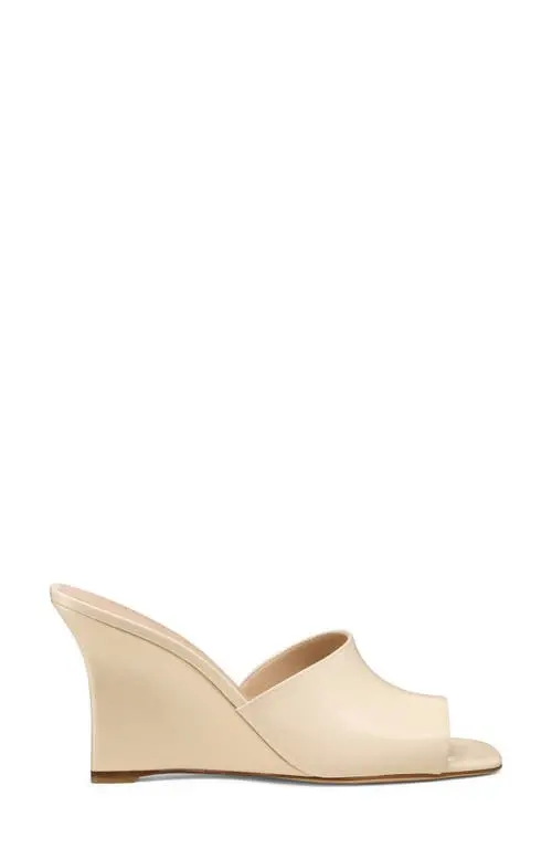 STUART WEITZMAN Vinnie 85 Patent Leather Wedge Mule - Linen