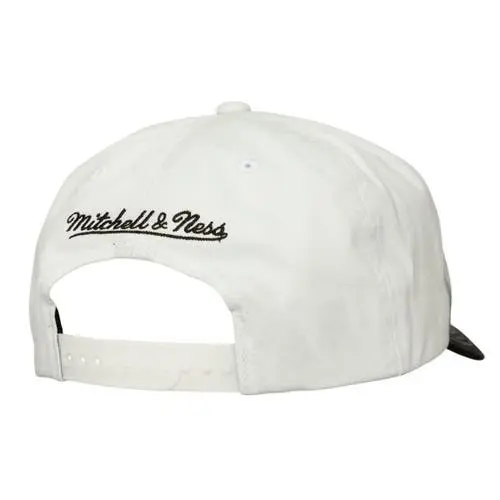 Mitchell & Ness White Chicago Bulls Dip Dye Pro Crown Adjustable Hat