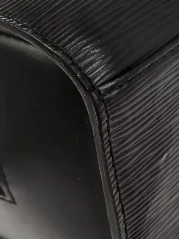 LOUIS VUITTON 1998 Épi Pont Neuf Handbag