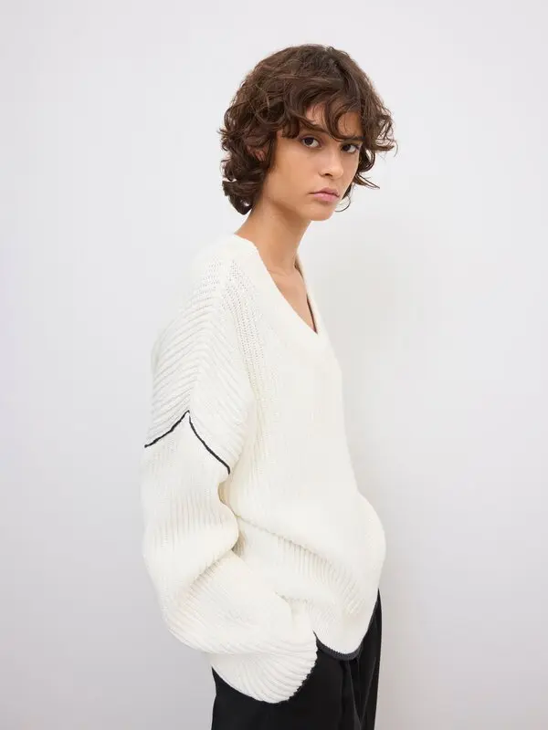 HOUSE OF DAGMAR Relaxed V-neck Knit