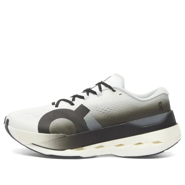 On Cloudboom Max Sneaker - White/black