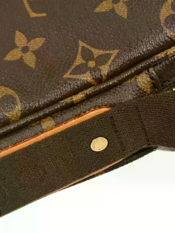 LOUIS VUITTON 2010 Trotteur Beaubourg Shoulder Bag