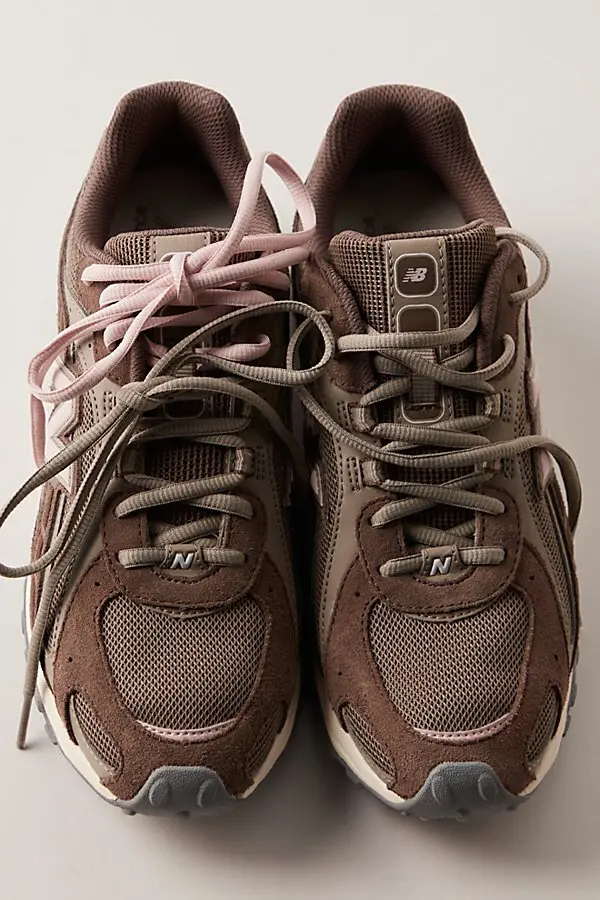 NEW BALANCE 204l Athletic Sneakers - Brown