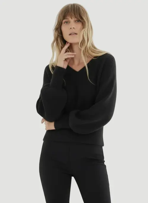Majestic Filatures Long Sleeve V-neck Pullover Sweater - Noir