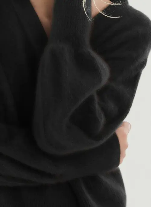 Majestic Filatures Long Sleeve V-neck Pullover Sweater - Noir