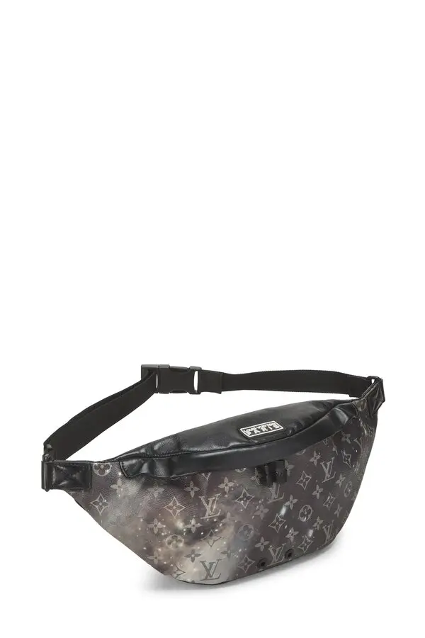 LOUIS VUITTON Monogram Galaxy Discovery Bumbag