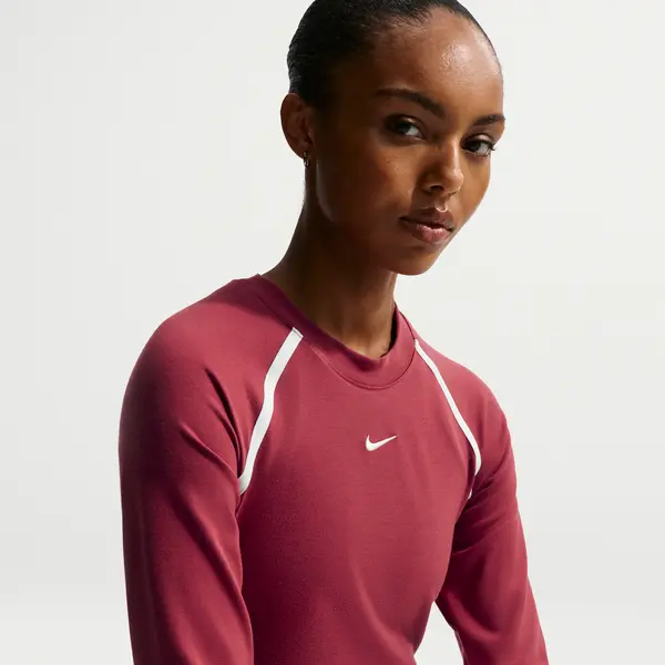 Nike Sportswear Tight Long-sleeve Cropped Top - Red