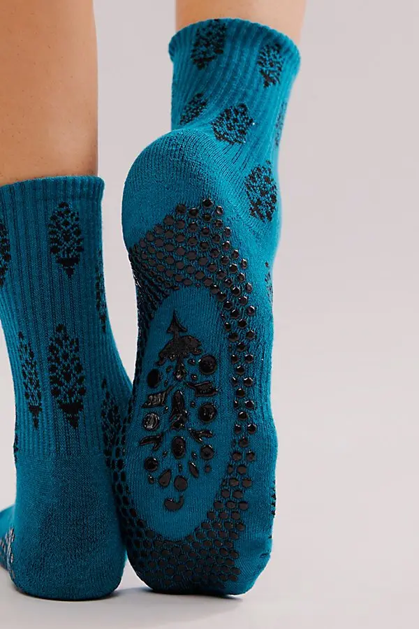 Free People Buti Buti Pilates Grip Socks - Blue