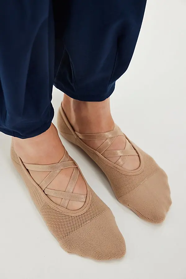 Free People No Show Pilates Grip Socks - Sandy