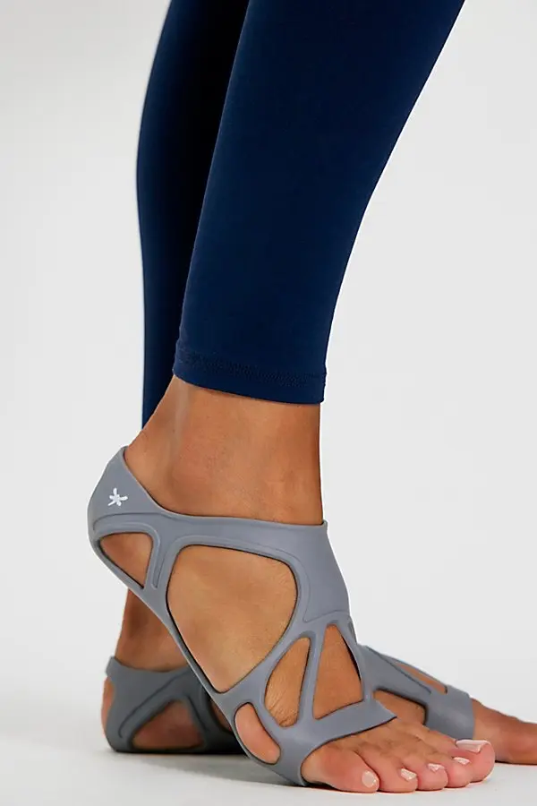 Free People Barreletics Pilates Grip Shoes - Light Grey
