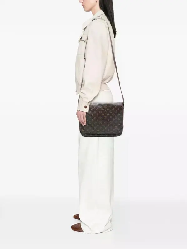 LOUIS VUITTON 2012 Monogram Beaubourg Messenger Mm