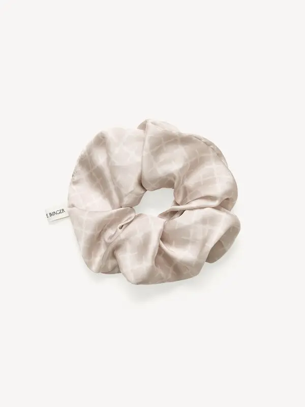 BY MALENE BIRGER Ada Silk Scrunchie - Feather