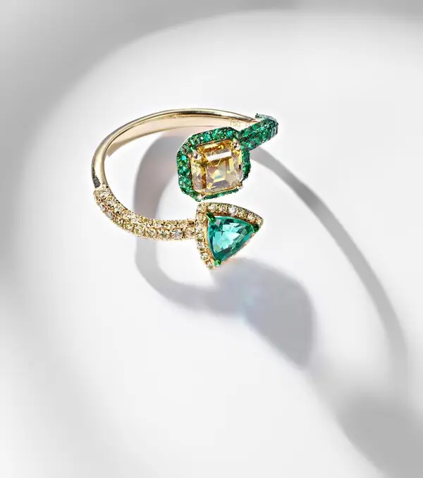 KAMYEN 18kt Ring With Diamonds And Emeralds