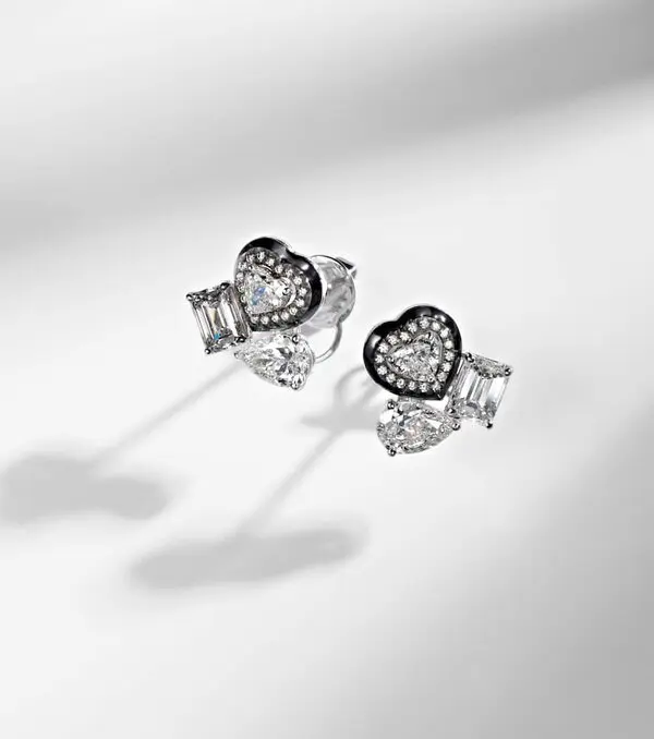 KAMYEN 18kt White Gold Diamond Cluster Heart Earrings