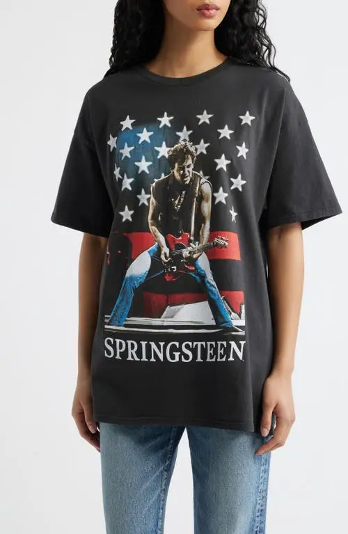 MERCH TRAFFIC Graphic T-shirt