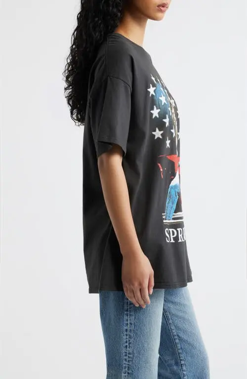 MERCH TRAFFIC Graphic T-shirt