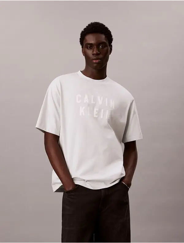 Calvin Klein Contrast Logo Graphic Relaxed T-shirt - Plein Air
