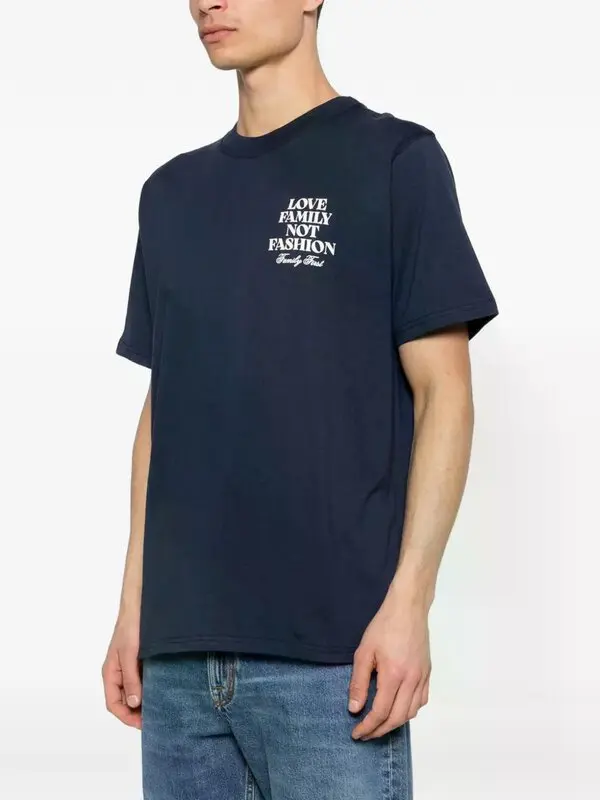 FAMILY FIRST Short-sleeve Lettering T-shirt