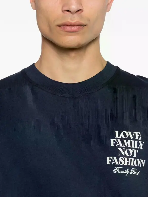 FAMILY FIRST Short-sleeve Lettering T-shirt