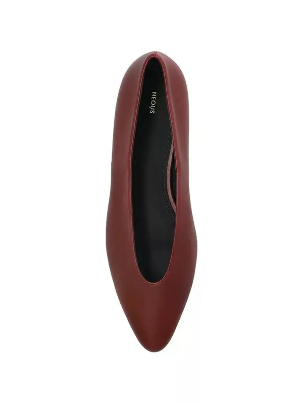 NEOUS Point Leather Pumps