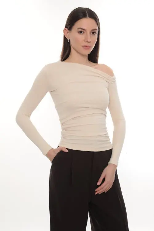 MONLICIA Lune Asymmetric Off-shoulder Long Sleeve Stretch Top - Ecru