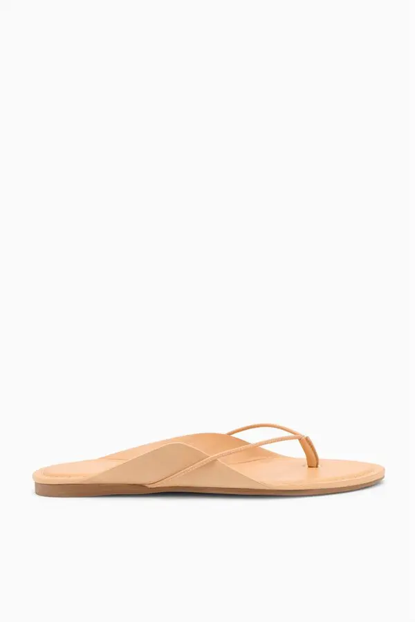 Ulla Johnson Aves Vachetta Leather Flip Flop - Miele