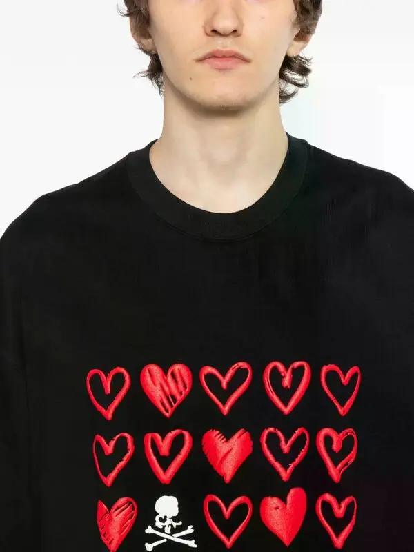 MASTERMIND WORLD Hearts Skull Graphic T-shirt