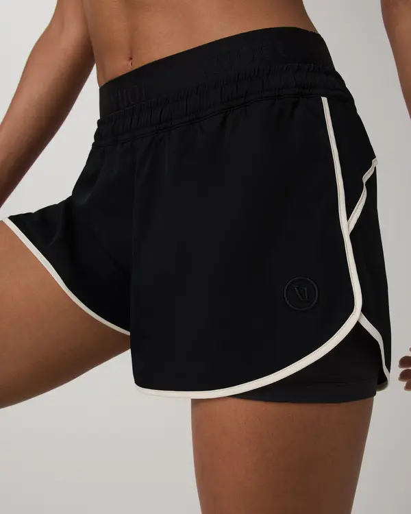 Vuori Luna Piped Short - Black