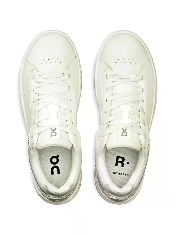 On The Roger Advantage Low-top Sneakers - White