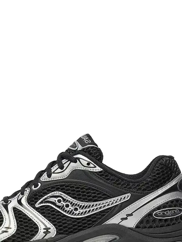 Saucony Progrid Triumph 4 Panelled Sneakers - Black