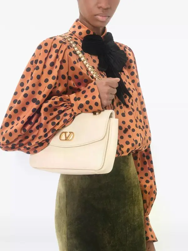 Valentino Garavani Djuna Medium Chain Bag In Nappa Leather - Neutrals