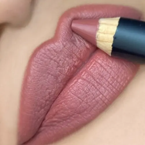 REINA REBELDE Bold Lip Matte Stick, Full-coverage - Muñeca