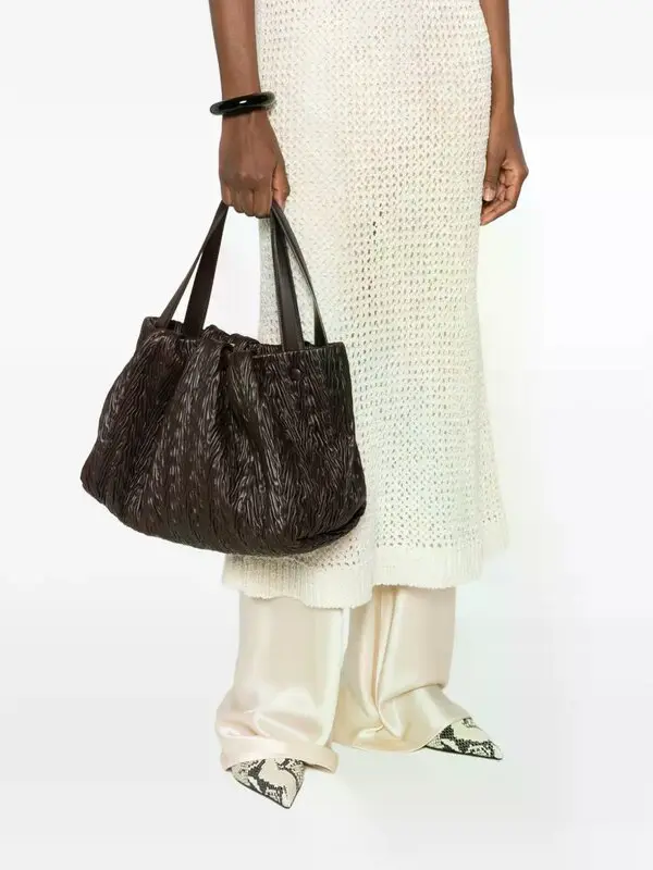 THEMOIRE Textured Tote Bag