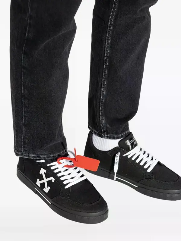 Off-White Vulcanized Low Sneakers - Black