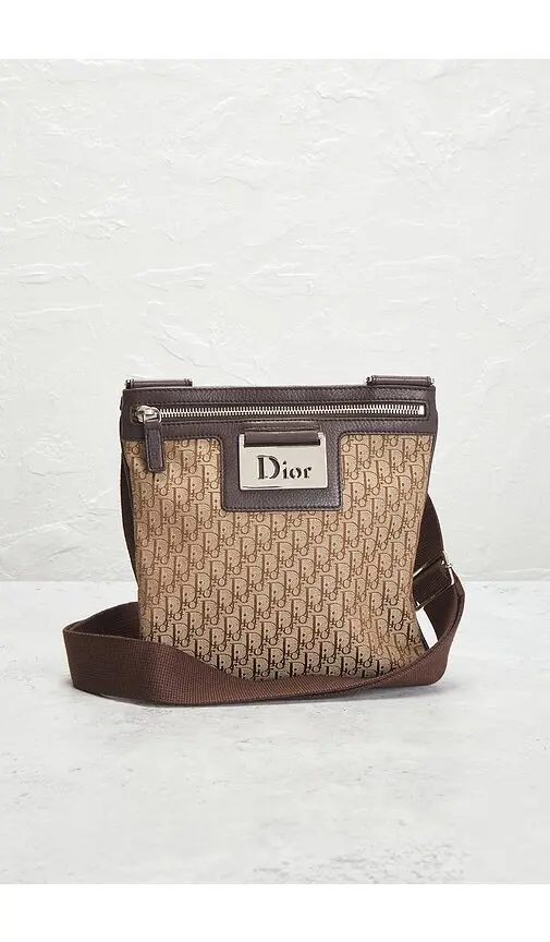 Undefined Dior Street Chic Messenger Bag