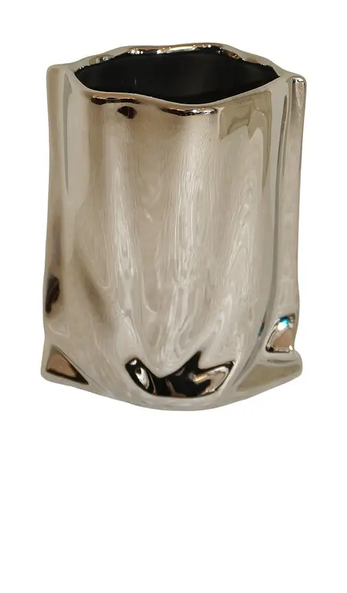 HUEGAH HOME Esmee Vase In Metallic Silver