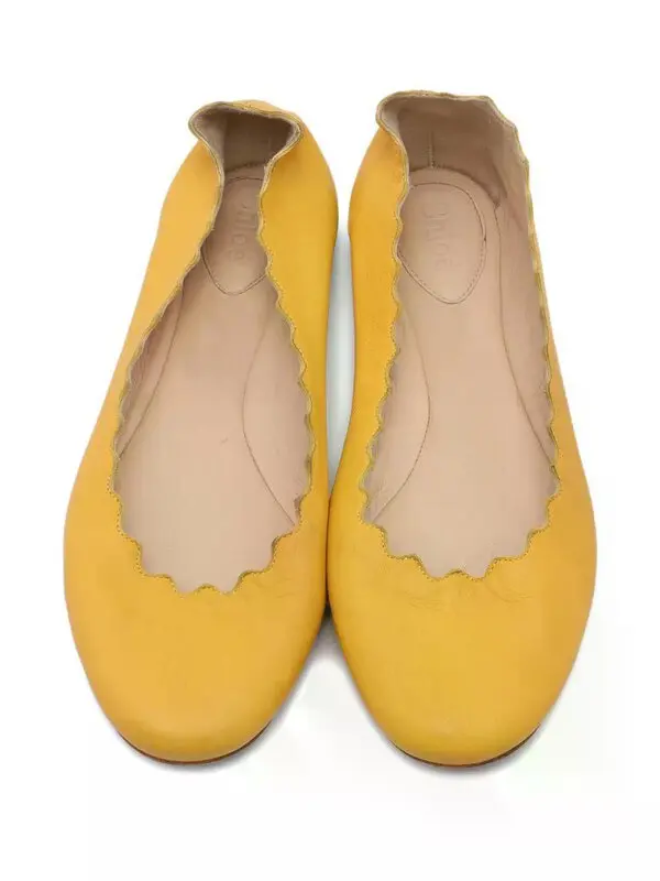 Chloé Round Toe Ballet Flats With Scalloped Trim