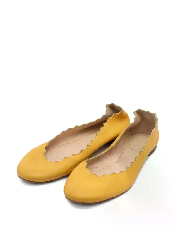 Chloé Round Toe Ballet Flats With Scalloped Trim