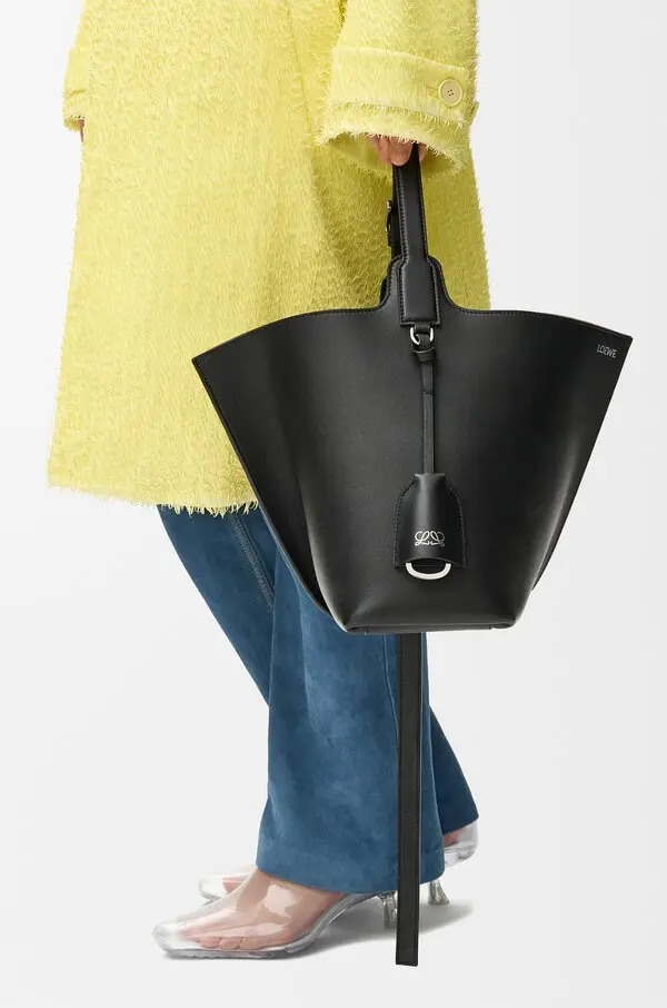 Loewe Medium Bilbao Bucket In Smooth Leather Skin - Black