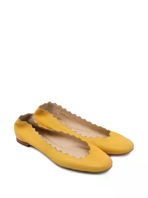 Chloé Round Toe Ballet Flats With Scalloped Trim
