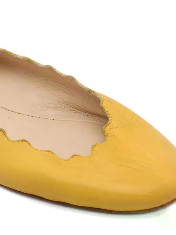 Chloé Round Toe Ballet Flats With Scalloped Trim